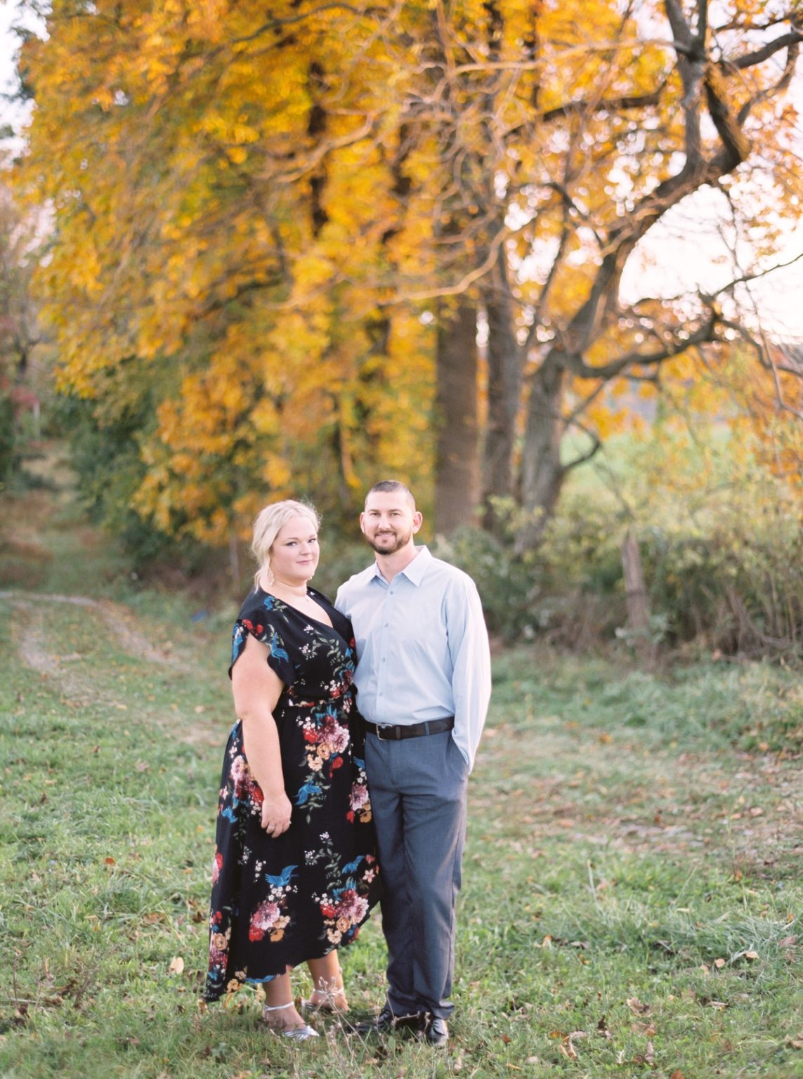 Daniel + Whitney : A Farmyard Engagement | DiImages